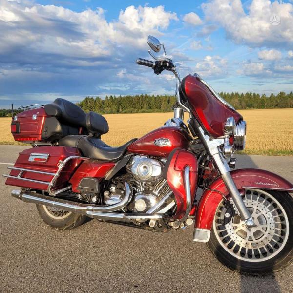 Red Harley-Davidson Electra Glide 2010 in Joniskis, with an engine capacity of 1.58 L and mileage of 95 thousand km for 8200 €, photo 8 on AUTOMOTO.COM.LV