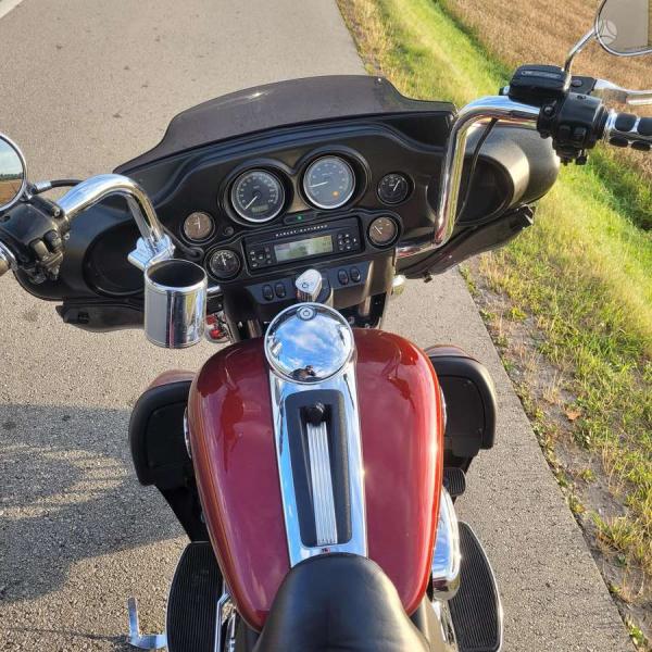 Red Harley-Davidson Electra Glide 2010 in Joniskis, with an engine capacity of 1.58 L and mileage of 95 thousand km for 8200 €, photo 10 on AUTOMOTO.COM.LV