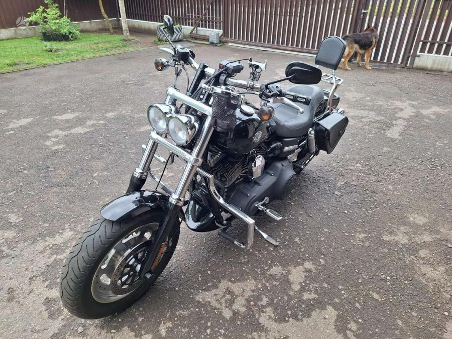 Melns Harley-Davidson Fat Bob 2009 Panevēža, ar dzinēja tilpumu 1.60 L un nobraukumu 19 tūkst. km par 6500 €, foto 2 vietnē AUTOMOTO.COM.LV