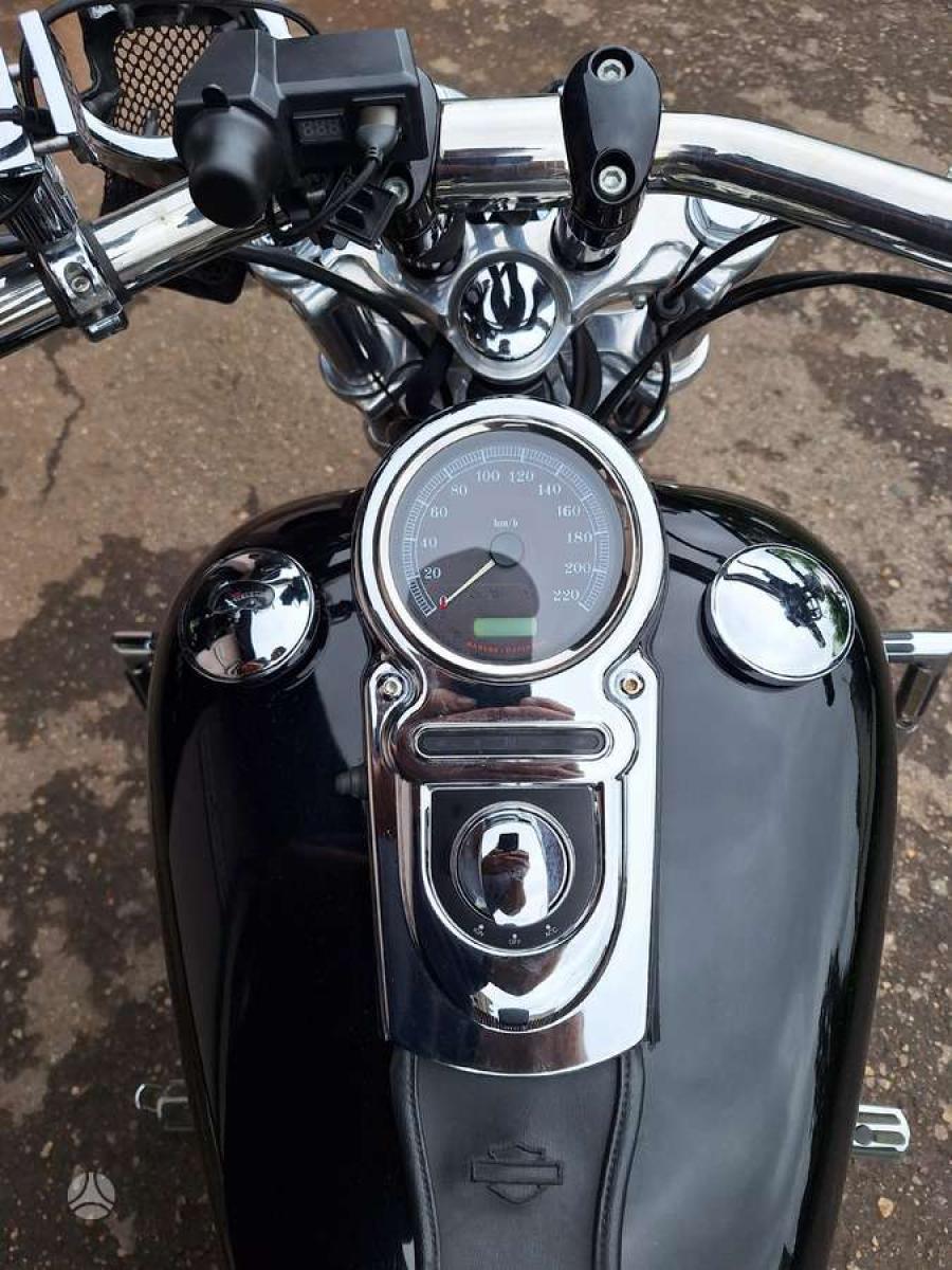 Melns Harley-Davidson Fat Bob 2009 Panevēža, ar dzinēja tilpumu 1.60 L un nobraukumu 19 tūkst. km par 6500 €, foto 4 vietnē AUTOMOTO.COM.LV