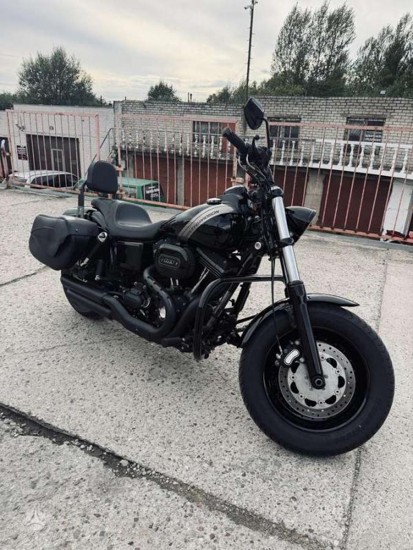 Black Harley-Davidson Fat Bob 2016 in Kaunas, with an engine capacity of 1.70 L and mileage of 11 thousand km for 9200 €, photo 3 on AUTOMOTO.COM.LV