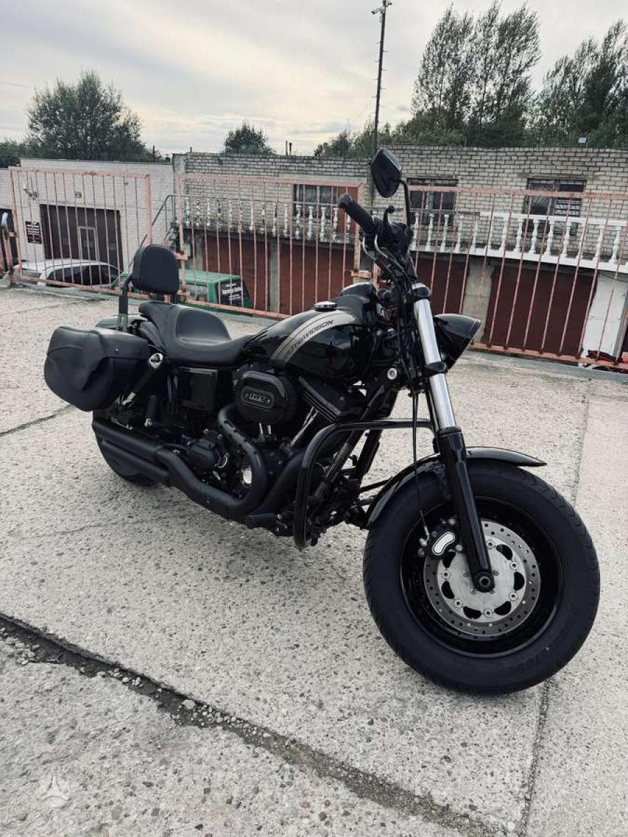 Black Harley-Davidson Fat Bob 2016 in Kaunas, with an engine capacity of 1.70 L and mileage of 11 thousand km for 9200 €, photo 3 on AUTOMOTO.COM.LV