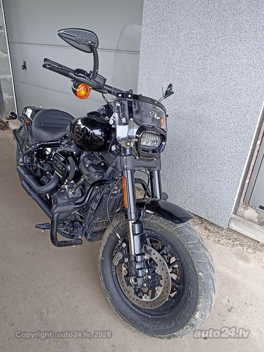 Melns Harley-Davidson Fat Bob 2017 Pērnava, ar dzinēja tilpumu 1.87 L un nobraukumu 18 tūkst. km par 18500 €, foto 1 vietnē AUTOMOTO.COM.LV