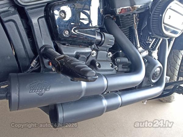 Melns Harley-Davidson Fat Bob 2017 Pērnava, ar dzinēja tilpumu 1.87 L un nobraukumu 18 tūkst. km par 18500 €, foto 3 vietnē AUTOMOTO.COM.LV