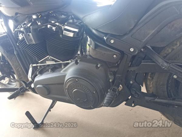 Melns Harley-Davidson Fat Bob 2017 Pērnava, ar dzinēja tilpumu 1.87 L un nobraukumu 18 tūkst. km par 18500 €, foto 6 vietnē AUTOMOTO.COM.LV