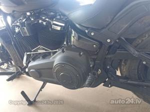 Melns Harley-Davidson Fat Bob 2017 Pērnava, ar dzinēja tilpumu 1.87 L un nobraukumu 18 tūkst. km par 18500 €, foto 7 vietnē AUTOMOTO.COM.LV
