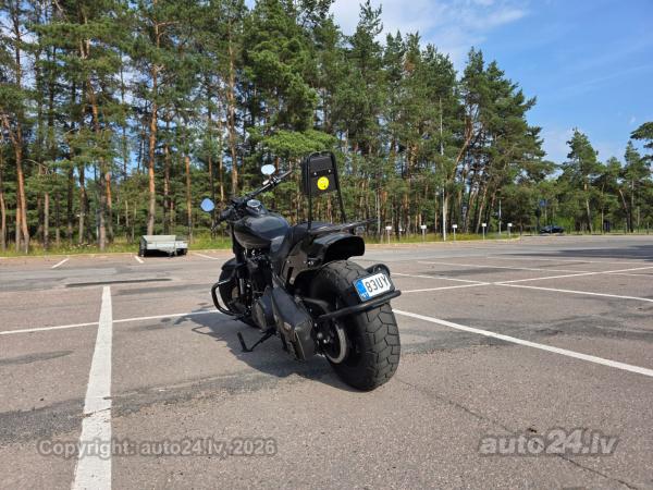Melns Harley-Davidson Fat Bob 2017 Tallina, ar dzinēja tilpumu 1.87 L un nobraukumu 30 tūkst. km par 17500 €, foto 4 vietnē AUTOMOTO.COM.LV