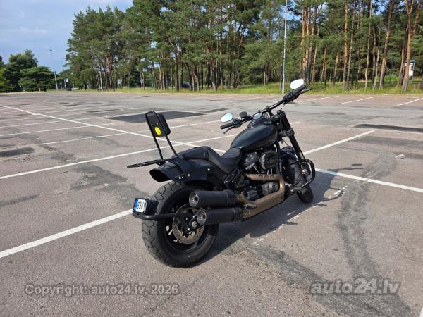 Melns Harley-Davidson Fat Bob 2017 Tallina, ar dzinēja tilpumu 1.87 L un nobraukumu 30 tūkst. km par 17500 €, foto 5 vietnē AUTOMOTO.COM.LV