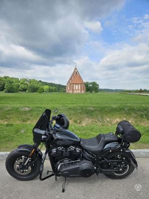 Black Harley-Davidson Fat Bob 2018 in Kaunas, with an engine capacity of 1.87 L and mileage of 17 thousand km for 14000 €, photo 1 on AUTOMOTO.COM.LV
