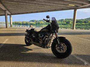 Black Harley-Davidson Fat Bob 2018 in Kaunas, with an engine capacity of 1.87 L and mileage of 17 thousand km for 14000 €, photo 4 on AUTOMOTO.COM.LV