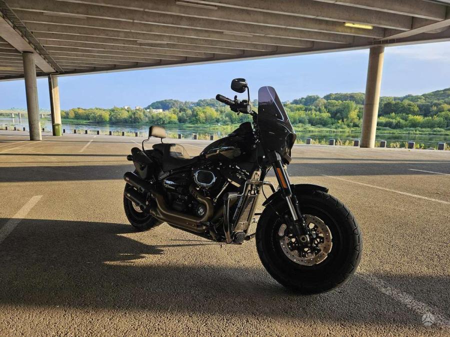 Black Harley-Davidson Fat Bob 2018 in Kaunas, with an engine capacity of 1.87 L and mileage of 17 thousand km for 14000 €, photo 4 on AUTOMOTO.COM.LV