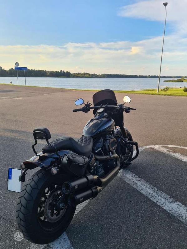 Black Harley-Davidson Fat Bob 2018 in Kaunas, with an engine capacity of 1.87 L and mileage of 17 thousand km for 14000 €, photo 4 on AUTOMOTO.COM.LV