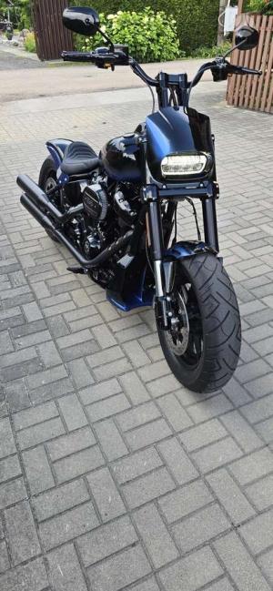 Black Harley-Davidson Fat Bob 2018 in Marijampole, with an engine capacity of 1.87 L and mileage of 25 thousand km for 15000 €, photo 1 on AUTOMOTO.COM.LV