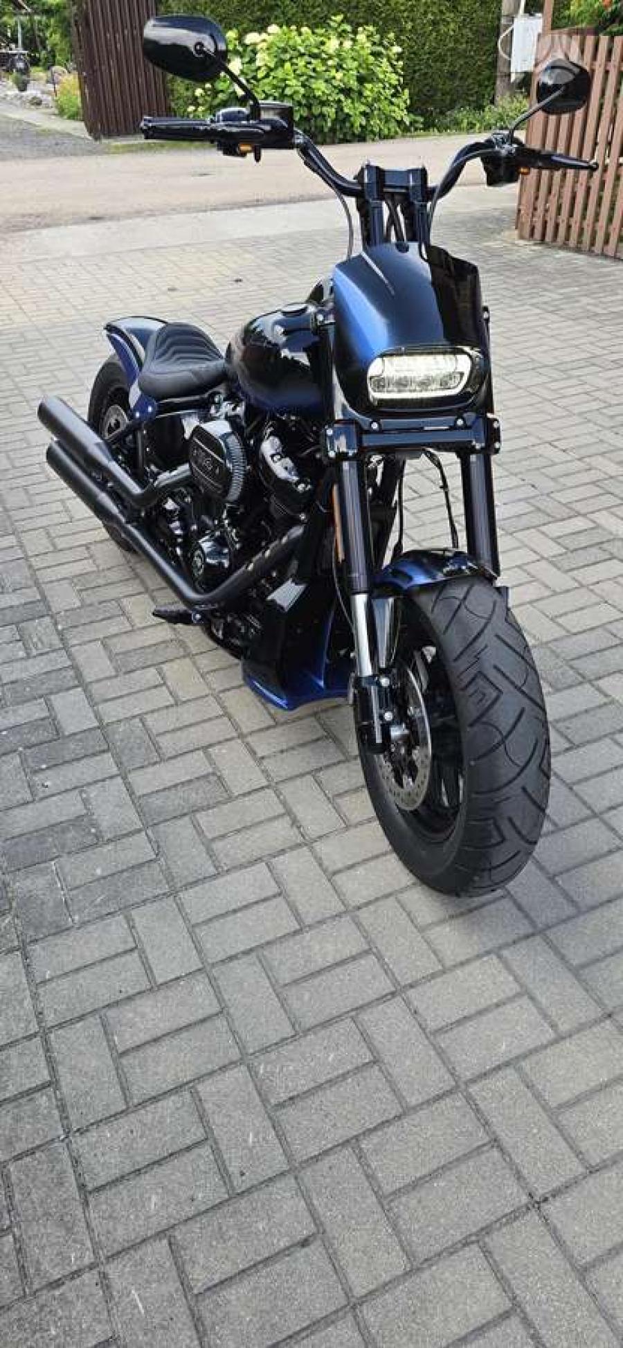 Black Harley-Davidson Fat Bob 2018 in Marijampole, with an engine capacity of 1.87 L and mileage of 25 thousand km for 15000 €, photo 1 on AUTOMOTO.COM.LV
