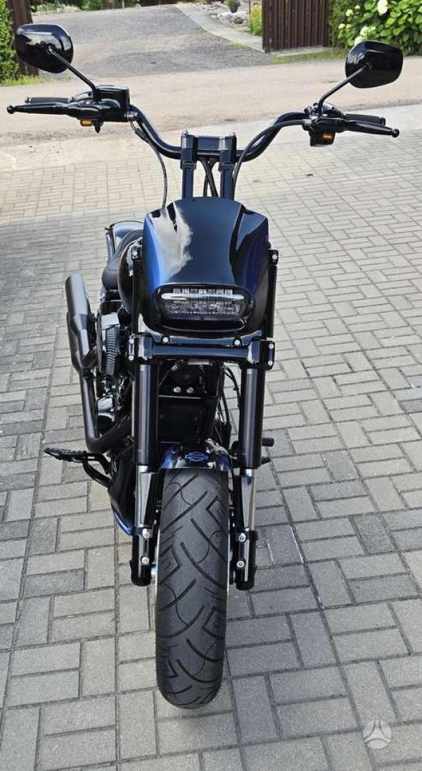 Black Harley-Davidson Fat Bob 2018 in Marijampole, with an engine capacity of 1.87 L and mileage of 25 thousand km for 15000 €, photo 6 on AUTOMOTO.COM.LV