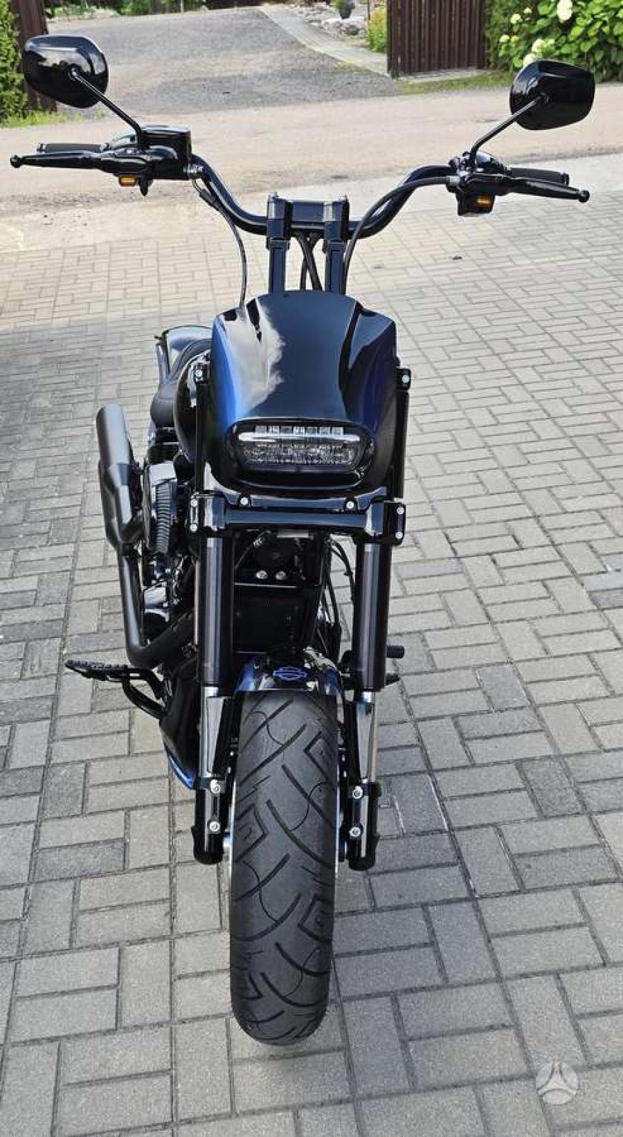 Black Harley-Davidson Fat Bob 2018 in Marijampole, with an engine capacity of 1.87 L and mileage of 25 thousand km for 15000 €, photo 7 on AUTOMOTO.COM.LV