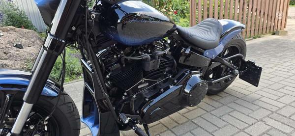 Black Harley-Davidson Fat Bob 2018 in Marijampole, with an engine capacity of 1.87 L and mileage of 25 thousand km for 15000 €, photo 7 on AUTOMOTO.COM.LV