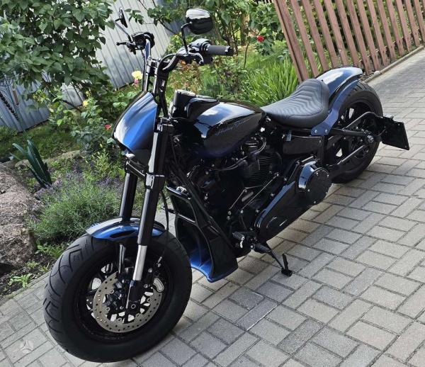 Black Harley-Davidson Fat Bob 2018 in Marijampole, with an engine capacity of 1.87 L and mileage of 25 thousand km for 15000 €, photo 9 on AUTOMOTO.COM.LV