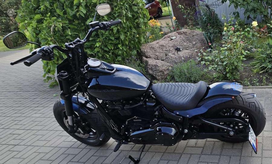 Black Harley-Davidson Fat Bob 2018 in Marijampole, with an engine capacity of 1.87 L and mileage of 25 thousand km for 15000 €, photo 11 on AUTOMOTO.COM.LV