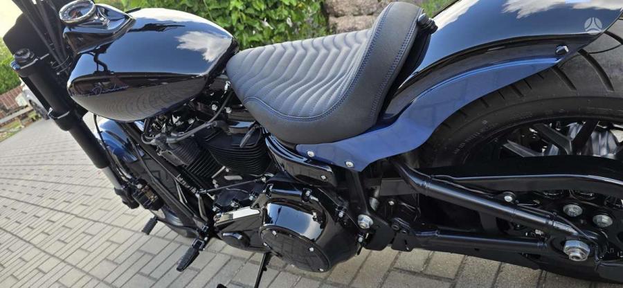 Black Harley-Davidson Fat Bob 2018 in Marijampole, with an engine capacity of 1.87 L and mileage of 25 thousand km for 15000 €, photo 13 on AUTOMOTO.COM.LV