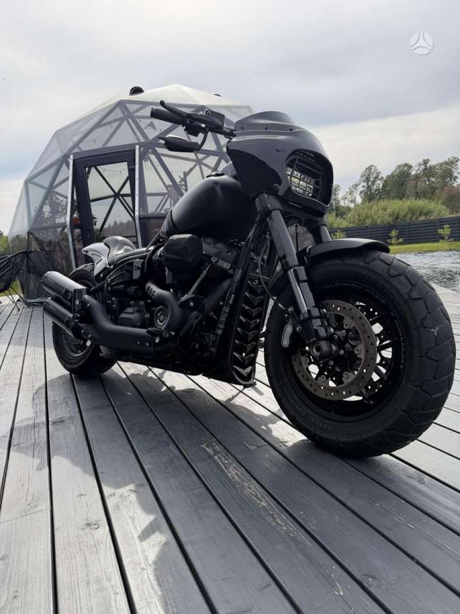 Black Harley-Davidson Fat Bob 2018 in Vilnius, with an engine capacity of 1.75 L and mileage of 10 thousand km for 19000 €, photo 1 on AUTOMOTO.COM.LV
