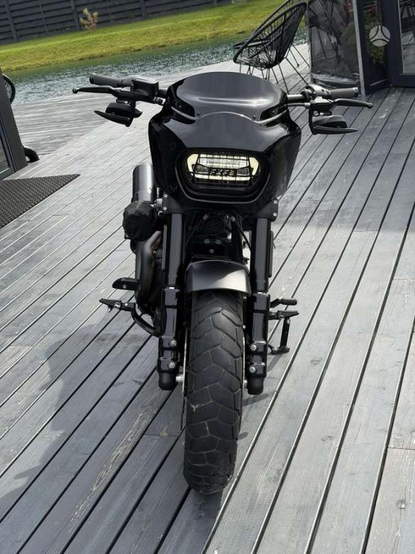 Black Harley-Davidson Fat Bob 2018 in Vilnius, with an engine capacity of 1.75 L and mileage of 10 thousand km for 19000 €, photo 4 on AUTOMOTO.COM.LV