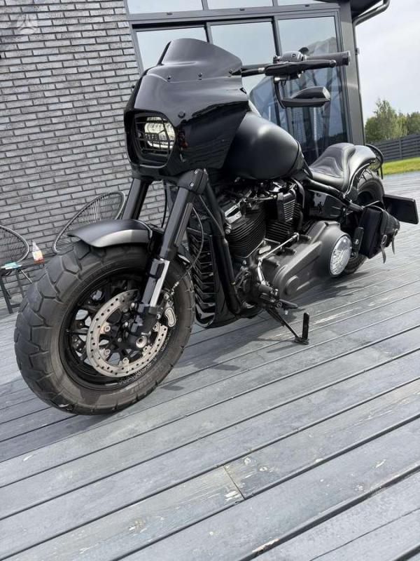Black Harley-Davidson Fat Bob 2018 in Vilnius, with an engine capacity of 1.75 L and mileage of 10 thousand km for 19000 €, photo 5 on AUTOMOTO.COM.LV
