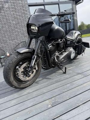 Black Harley-Davidson Fat Bob 2018 in Vilnius, with an engine capacity of 1.75 L and mileage of 10 thousand km for 19000 €, photo 5 on AUTOMOTO.COM.LV