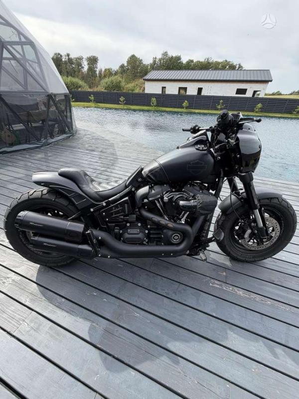 Black Harley-Davidson Fat Bob 2018 in Vilnius, with an engine capacity of 1.75 L and mileage of 10 thousand km for 19000 €, photo 6 on AUTOMOTO.COM.LV