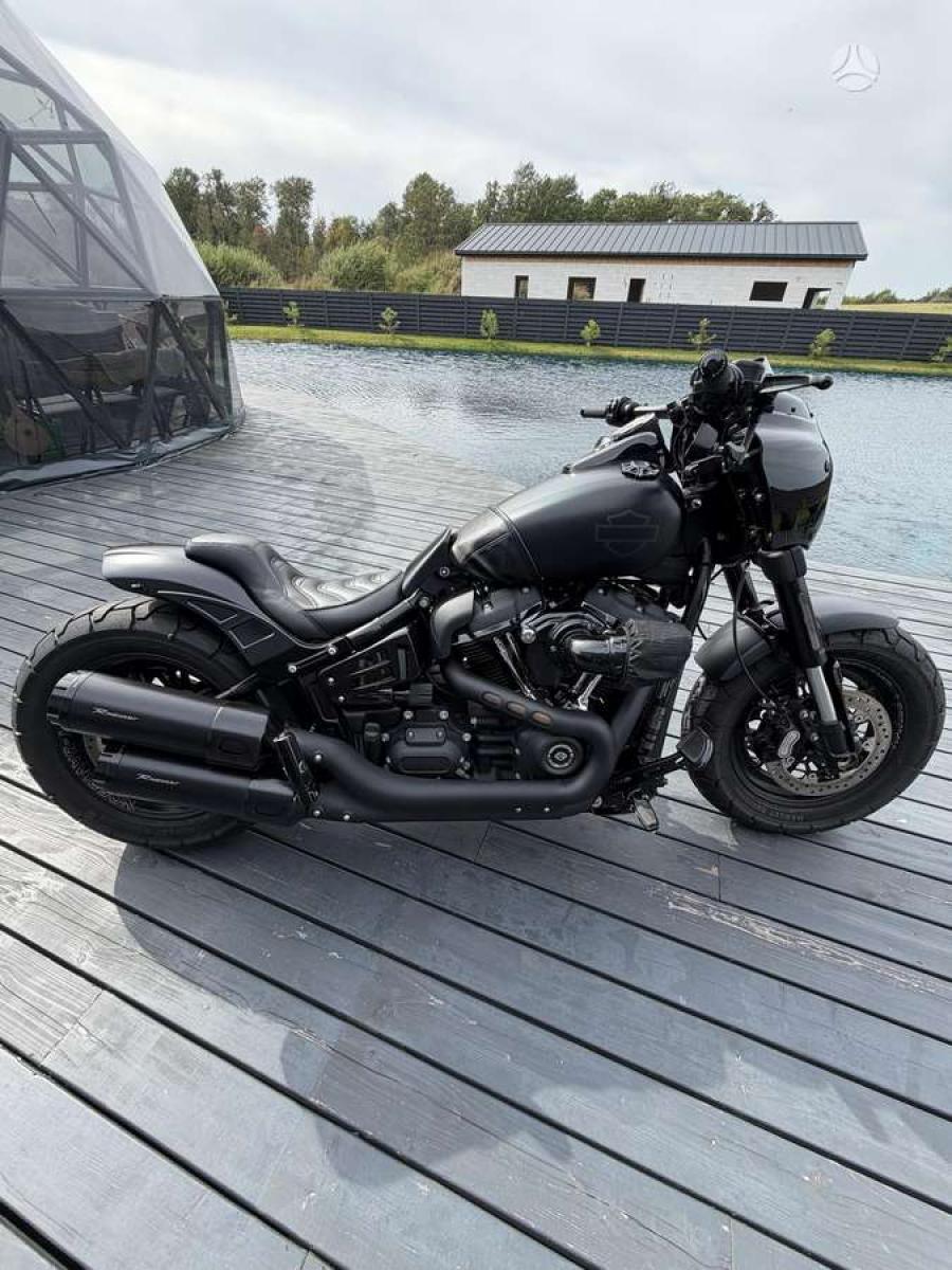 Black Harley-Davidson Fat Bob 2018 in Vilnius, with an engine capacity of 1.75 L and mileage of 10 thousand km for 19000 €, photo 6 on AUTOMOTO.COM.LV