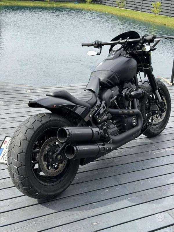Black Harley-Davidson Fat Bob 2018 in Vilnius, with an engine capacity of 1.75 L and mileage of 10 thousand km for 19000 €, photo 7 on AUTOMOTO.COM.LV