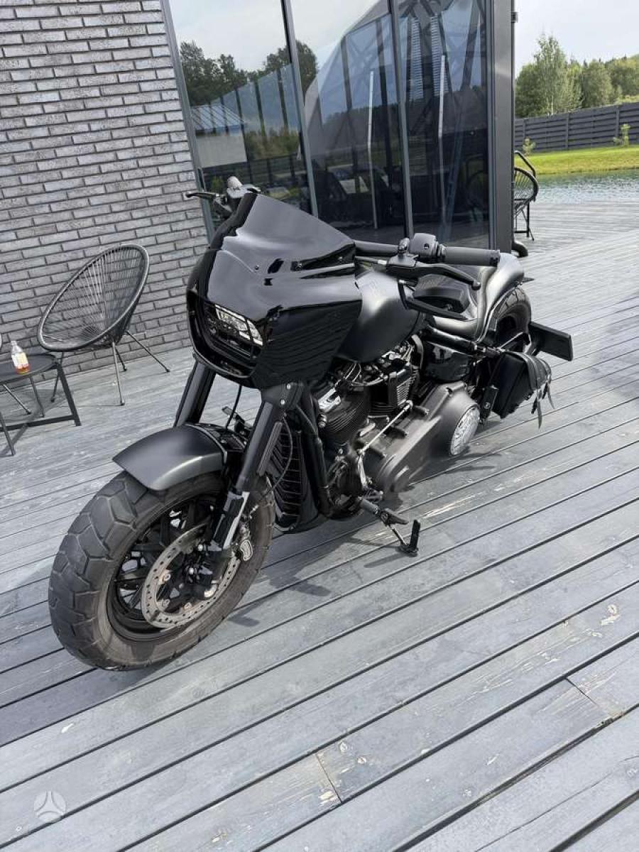 Black Harley-Davidson Fat Bob 2018 in Vilnius, with an engine capacity of 1.75 L and mileage of 10 thousand km for 19000 €, photo 8 on AUTOMOTO.COM.LV
