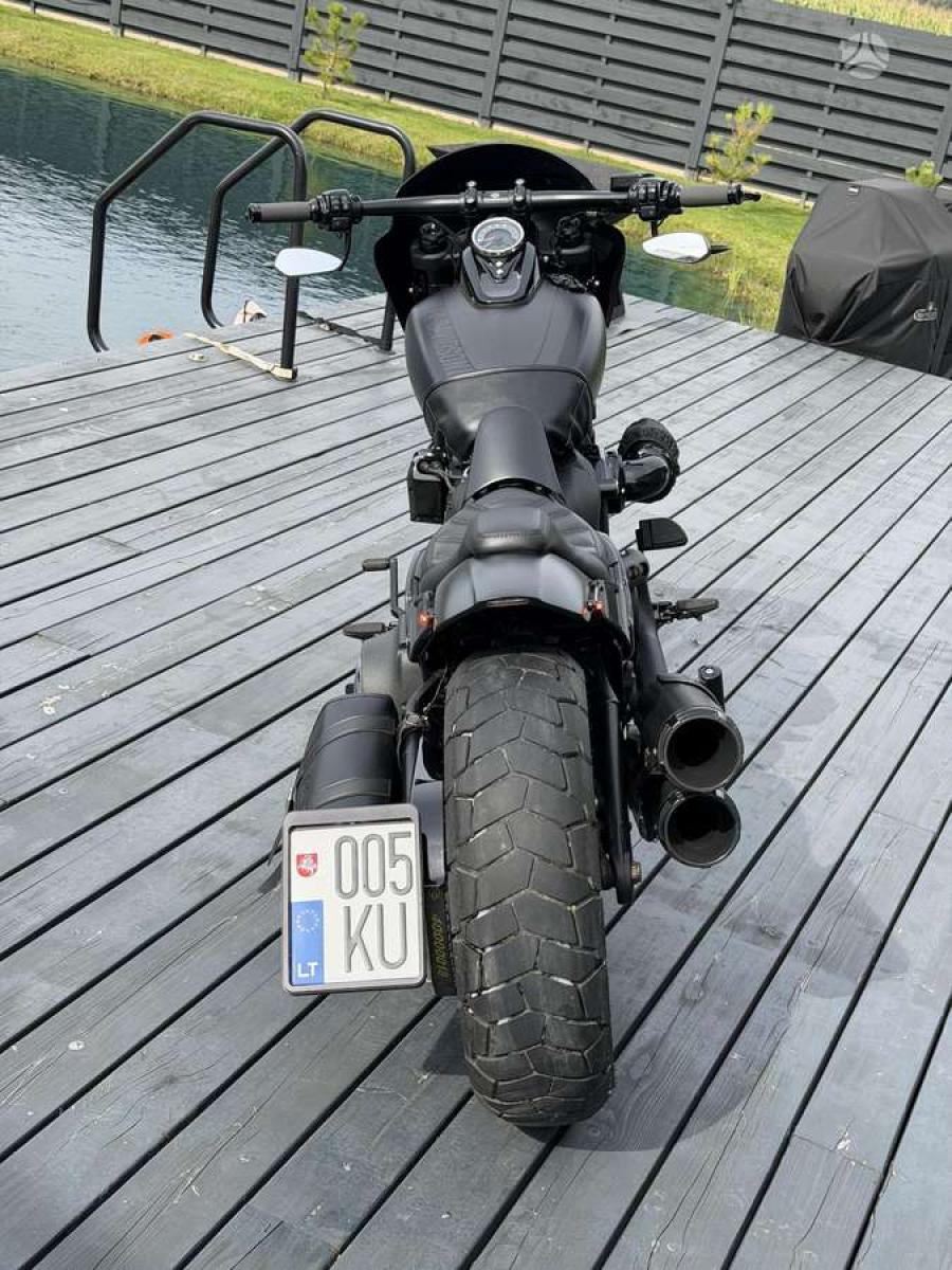 Black Harley-Davidson Fat Bob 2018 in Vilnius, with an engine capacity of 1.75 L and mileage of 10 thousand km for 19000 €, photo 13 on AUTOMOTO.COM.LV