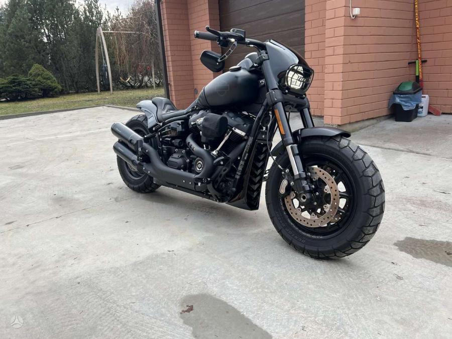 Black Harley-Davidson Fat Bob 2018 in Vilnius, with an engine capacity of 1.75 L and mileage of 10 thousand km for 19000 €, photo 14 on AUTOMOTO.COM.LV