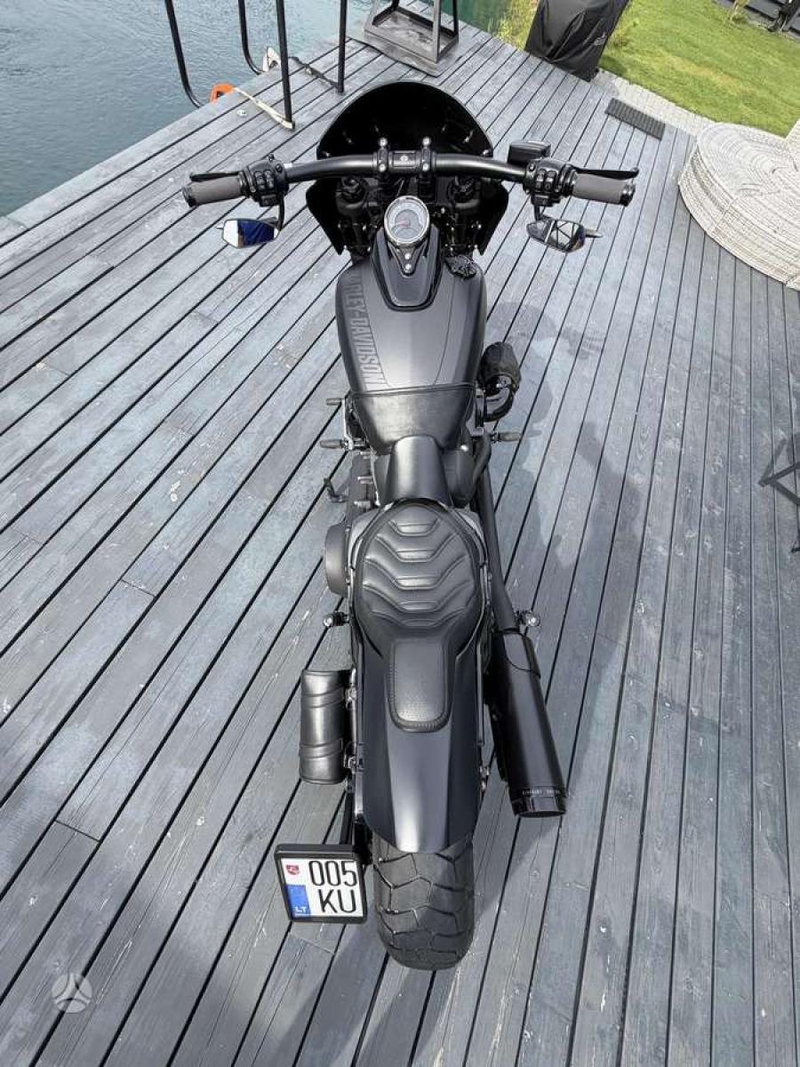 Black Harley-Davidson Fat Bob 2018 in Vilnius, with an engine capacity of 1.75 L and mileage of 10 thousand km for 19000 €, photo 19 on AUTOMOTO.COM.LV