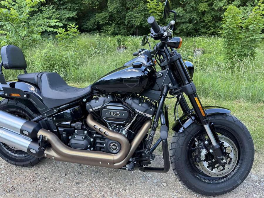 Black Harley-Davidson Fat Bob 2019 in Vilnius, with an engine capacity of 1.87 L and mileage of 3 thousand km for 18600 €, photo 3 on AUTOMOTO.COM.LV