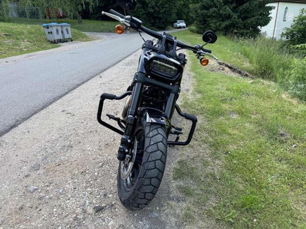 Black Harley-Davidson Fat Bob 2019 in Vilnius, with an engine capacity of 1.87 L and mileage of 3 thousand km for 18600 €, photo 3 on AUTOMOTO.COM.LV