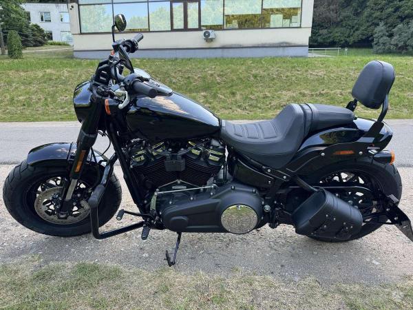 Black Harley-Davidson Fat Bob 2019 in Vilnius, with an engine capacity of 1.87 L and mileage of 3 thousand km for 18600 €, photo 4 on AUTOMOTO.COM.LV