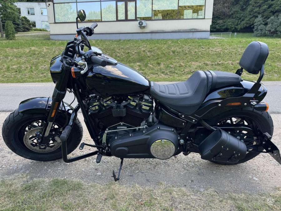 Black Harley-Davidson Fat Bob 2019 in Vilnius, with an engine capacity of 1.87 L and mileage of 3 thousand km for 18600 €, photo 5 on AUTOMOTO.COM.LV