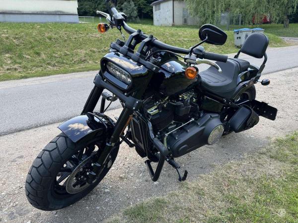 Black Harley-Davidson Fat Bob 2019 in Vilnius, with an engine capacity of 1.87 L and mileage of 3 thousand km for 18600 €, photo 7 on AUTOMOTO.COM.LV