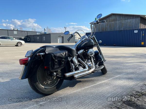 Melns Harley-Davidson Fat Boy 2000 Pērnava, ar dzinēja tilpumu 1.45 L un nobraukumu 30 tūkst. km par 9990 €, foto 4 vietnē AUTOMOTO.COM.LV