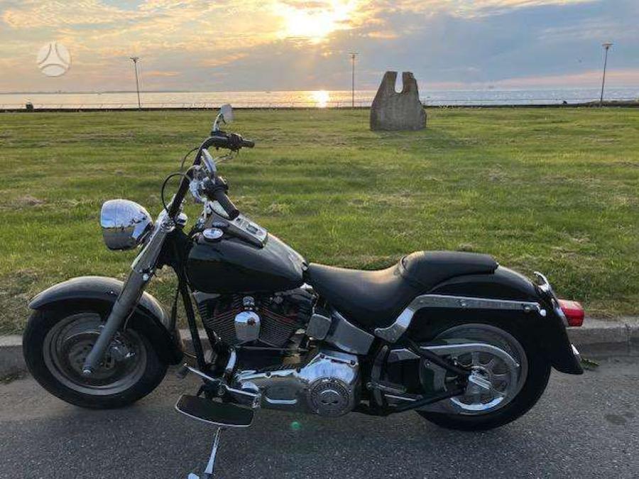 Black Harley-Davidson Fat Boy 2000 in Tallinn, with an engine capacity of 1.45 L and mileage of 45 thousand km for 5650 €, photo 6 on AUTOMOTO.COM.LV