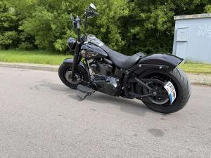 Black Harley-Davidson Fat Boy 2010 in Vilnius, with an engine capacity of 1.58 L and mileage of 69 thousand km for 8500 €, photo 1 on AUTOMOTO.COM.LV