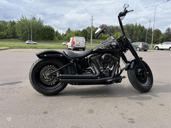 Black Harley-Davidson Fat Boy 2010 in Vilnius, with an engine capacity of 1.58 L and mileage of 69 thousand km for 8500 €, photo 2 on AUTOMOTO.COM.LV