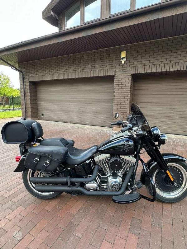 Black Harley-Davidson Fat Boy 2015 in Druskininkai, with an engine capacity of 1.69 L and mileage of 8 thousand km for 10900 €, photo 5 on AUTOMOTO.COM.LV