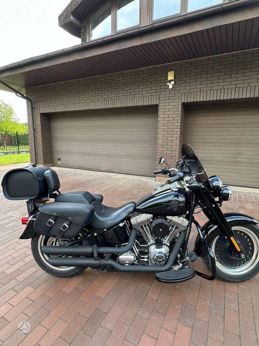 Black Harley-Davidson Fat Boy 2015 in Druskininkai, with an engine capacity of 1.69 L and mileage of 8 thousand km for 10900 €, photo 5 on AUTOMOTO.COM.LV
