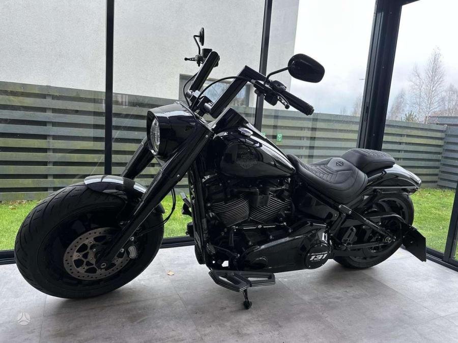 Black Harley-Davidson Fat Boy 2021 in Kaunas, with an engine capacity of 2.00 L and mileage of 9 thousand km for 26000 €, photo 1 on AUTOMOTO.COM.LV