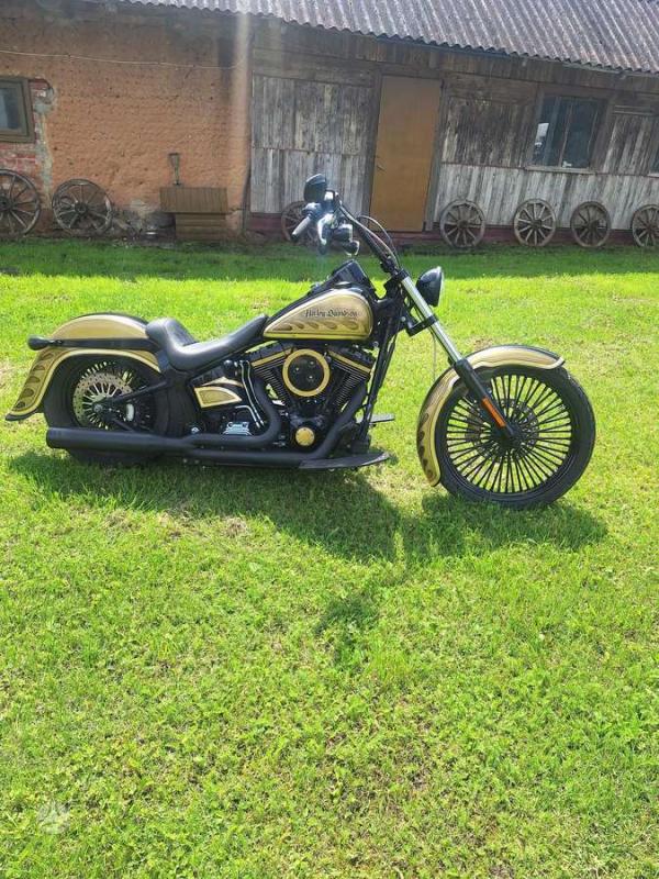 Harley-Davidson Fat Boy 2001 in Kalvarija, with an engine capacity of 1.45 L and mileage of 15 thousand km for 7000 €, photo 1 on AUTOMOTO.COM.LV