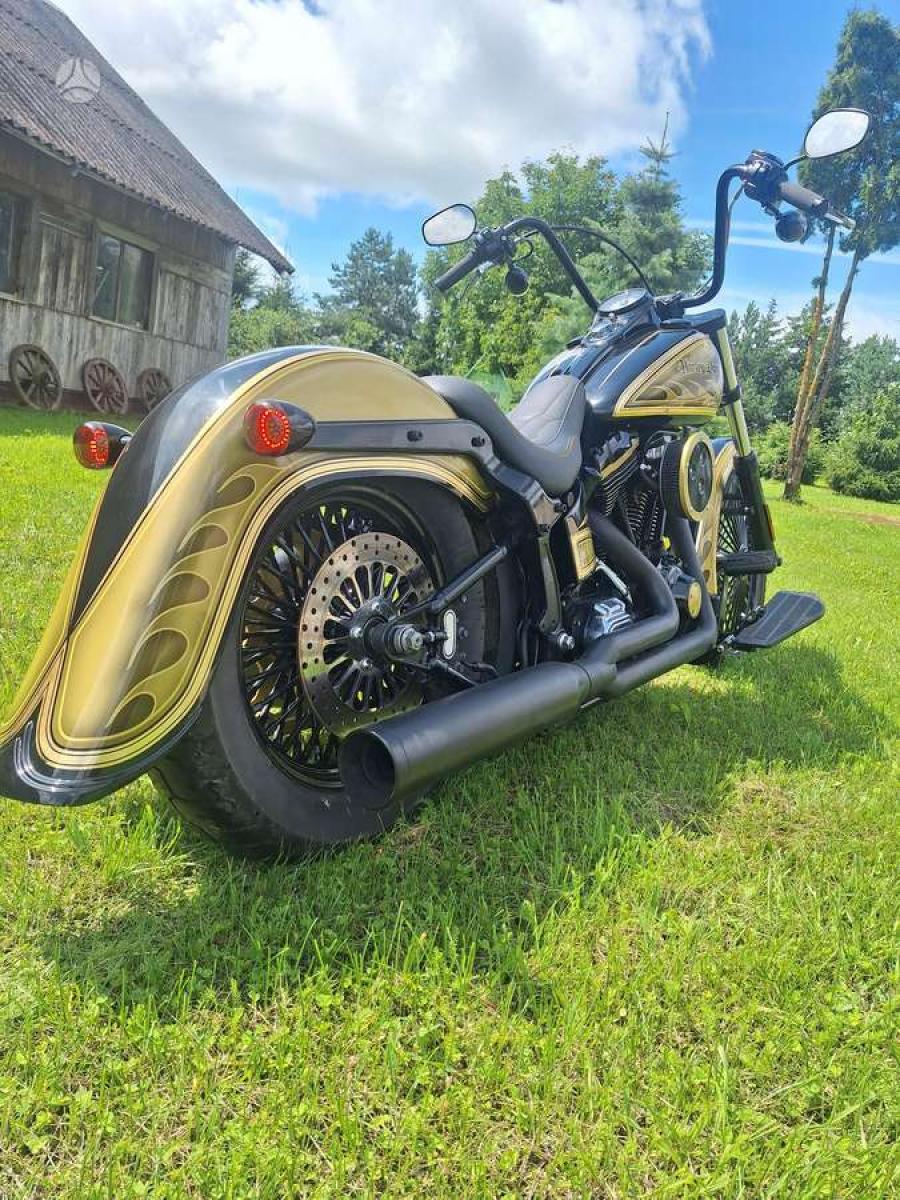 Harley-Davidson Fat Boy 2001 in Kalvarija, with an engine capacity of 1.45 L and mileage of 15 thousand km for 7000 €, photo 6 on AUTOMOTO.COM.LV