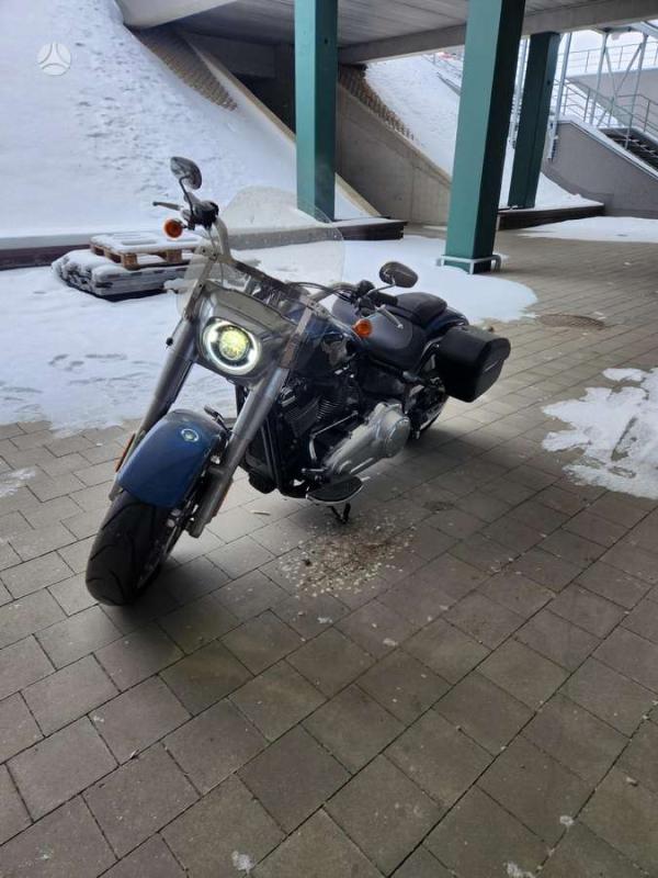 Harley-Davidson Fat Boy 2018 in Vilnius, with an engine capacity of 1.87 L and mileage of 3 thousand km for 19999 €, photo 3 on AUTOMOTO.COM.LV